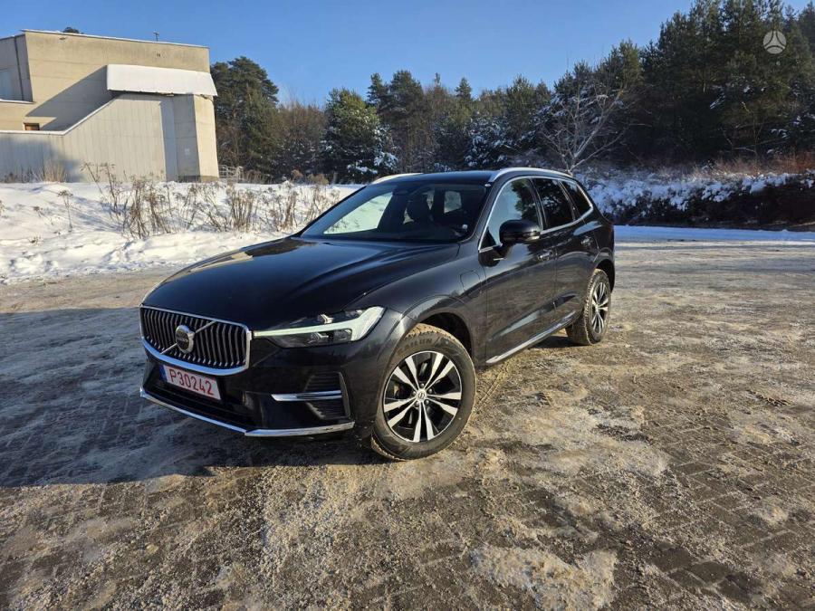 Black Volvo XC60 2021 in Vilnius, with an engine capacity of 1.97 L and mileage of 119 thousand km for 31144 €, photo 3 on AUTOMOTO.COM.LV