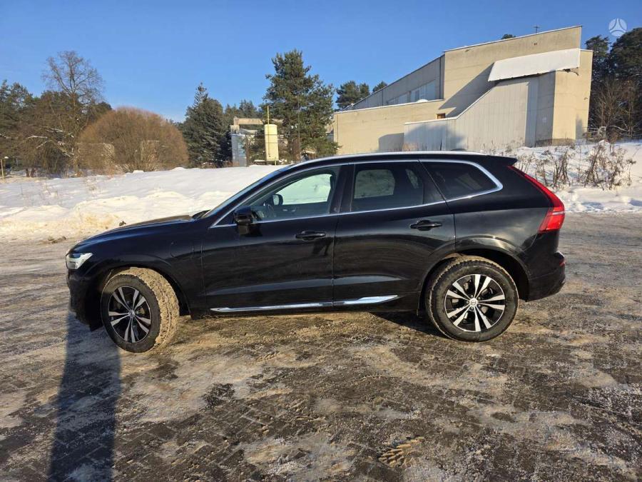 Black Volvo XC60 2021 in Vilnius, with an engine capacity of 1.97 L and mileage of 119 thousand km for 31144 €, photo 4 on AUTOMOTO.COM.LV