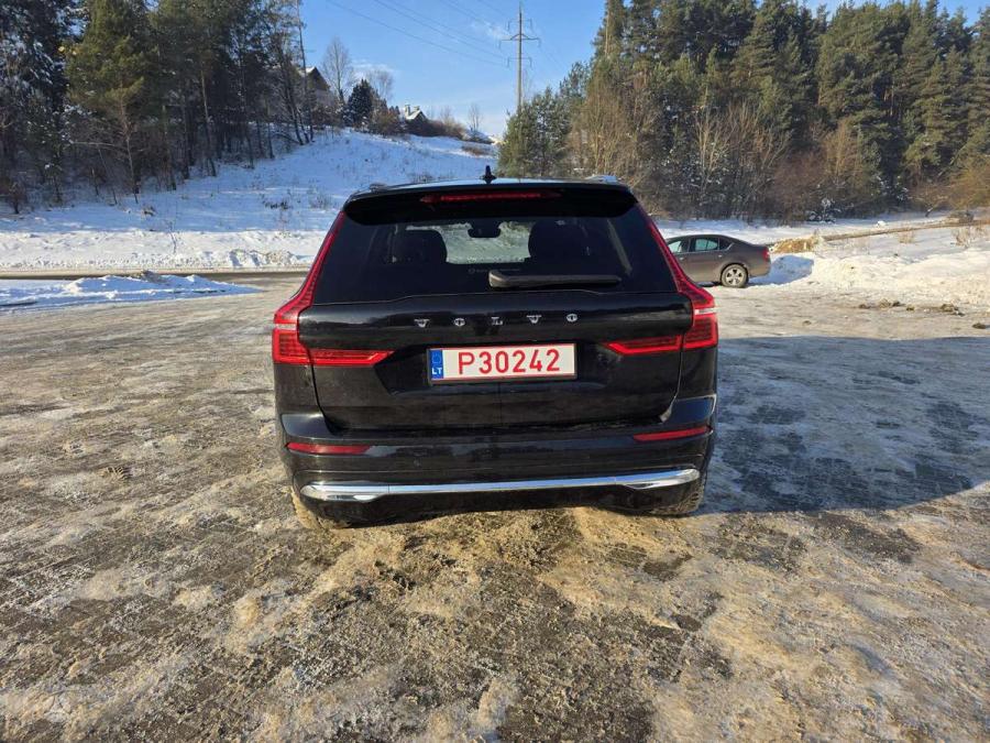 Black Volvo XC60 2021 in Vilnius, with an engine capacity of 1.97 L and mileage of 119 thousand km for 31144 €, photo 6 on AUTOMOTO.COM.LV