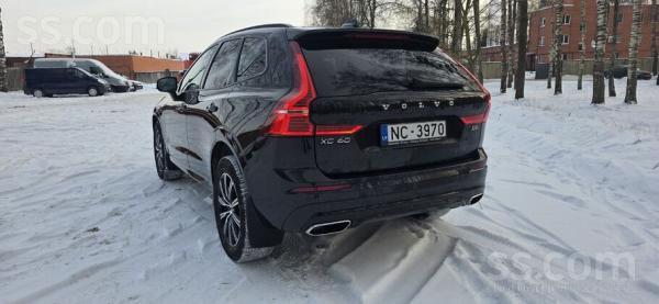 Melns Volvo XC60 2021 Rīga, ar dzinēja tilpumu 2.00 L un nobraukumu 132 tūkst. km par 30855 €, foto 3 vietnē AUTOMOTO.COM.LV