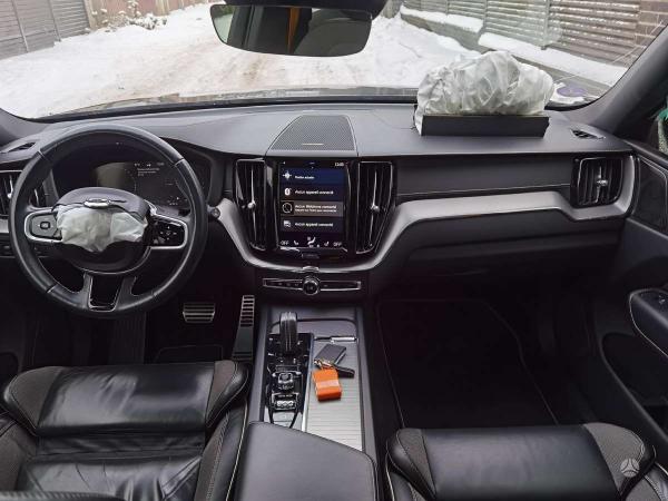 Black Volvo XC60 2021 in Kaunas, with an engine capacity of 1.97 L and mileage of 68 thousand km for 19900 €, photo 9 on AUTOMOTO.COM.LV