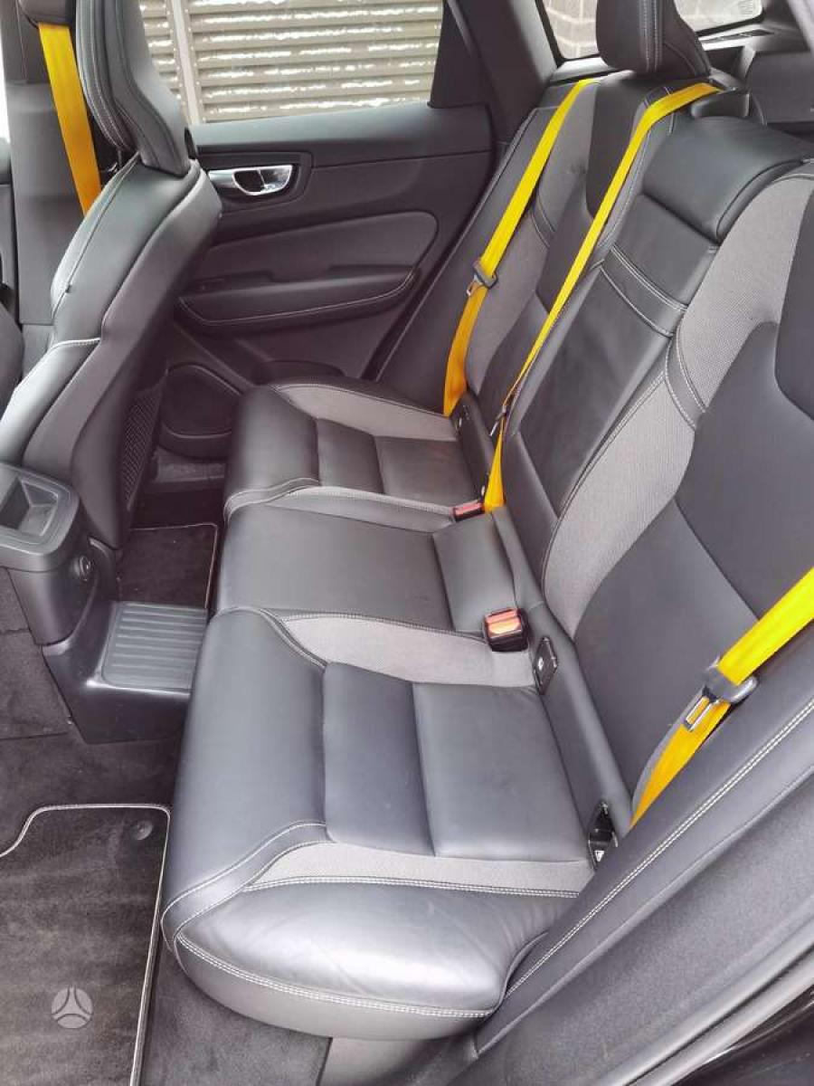 Black Volvo XC60 2021 in Kaunas, with an engine capacity of 1.97 L and mileage of 68 thousand km for 19900 €, photo 10 on AUTOMOTO.COM.LV