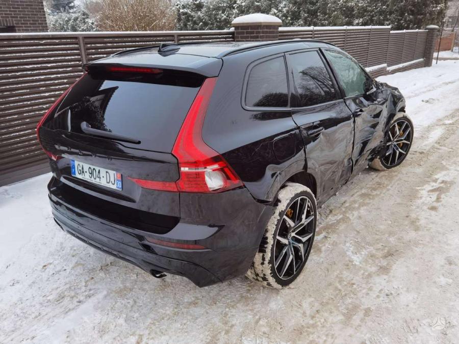 Black Volvo XC60 2021 in Kaunas, with an engine capacity of 1.97 L and mileage of 68 thousand km for 19900 €, photo 32 on AUTOMOTO.COM.LV