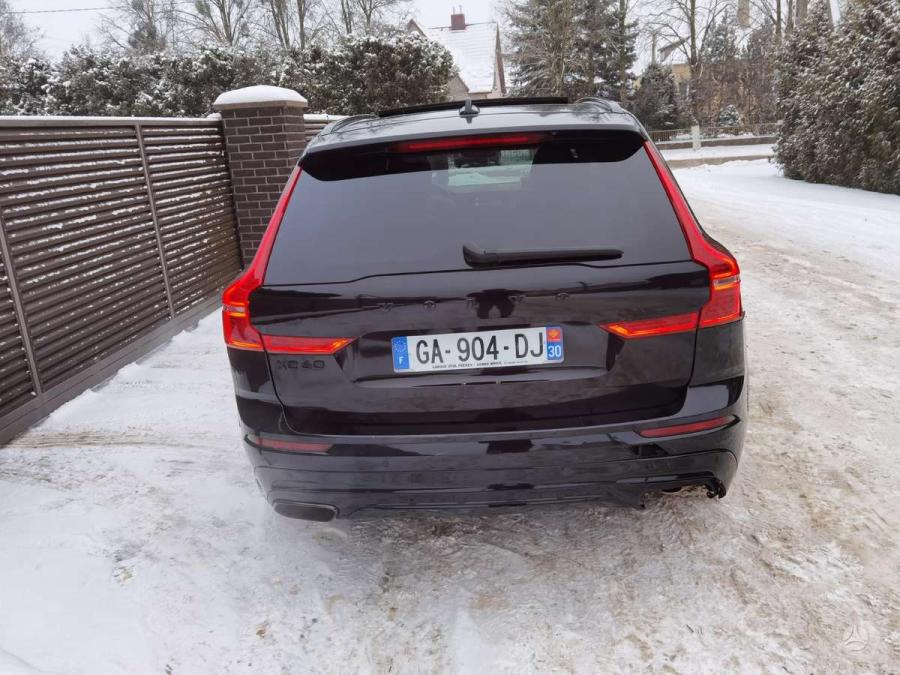 Black Volvo XC60 2021 in Kaunas, with an engine capacity of 1.97 L and mileage of 68 thousand km for 19900 €, photo 40 on AUTOMOTO.COM.LV