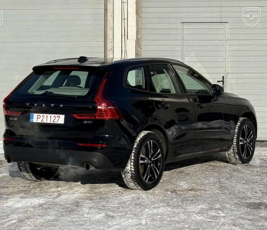 Black Volvo XC60 2021 in Vilnius, with an engine capacity of 1.97 L and mileage of 110 thousand km for 20900 €, photo 10 on AUTOMOTO.COM.LV