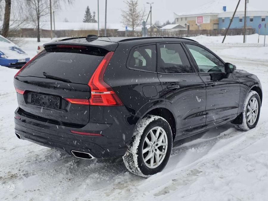 Black Volvo XC60 2021 in Rokiskis, with an engine capacity of 1.97 L and mileage of 370 thousand km for 16750 €, photo 5 on AUTOMOTO.COM.LV