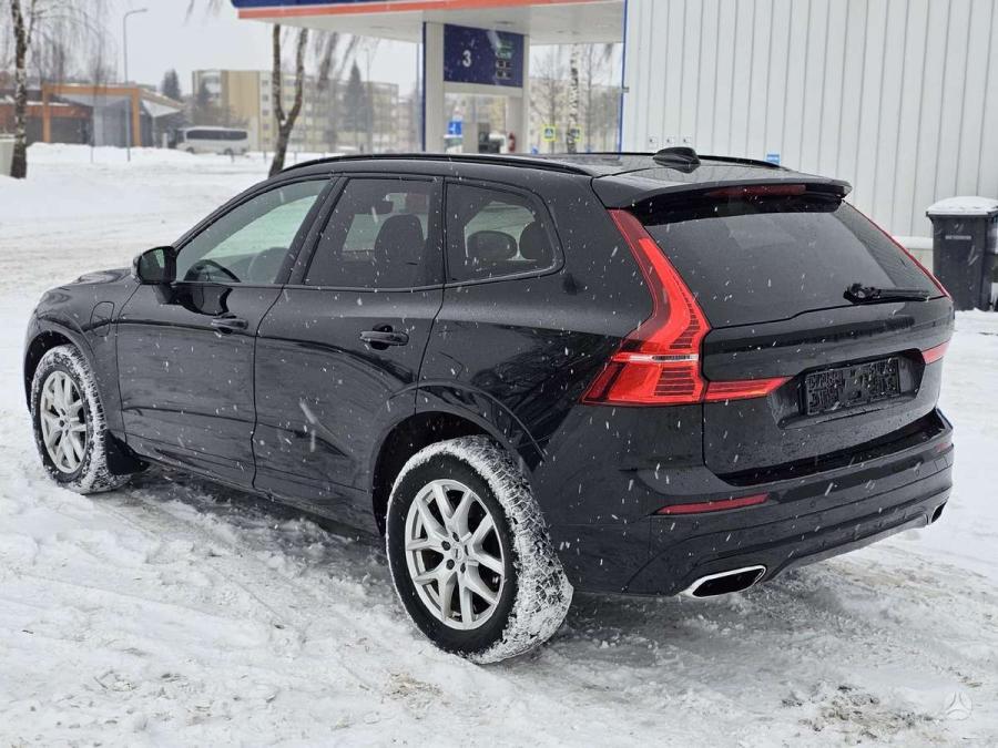 Black Volvo XC60 2021 in Rokiskis, with an engine capacity of 1.97 L and mileage of 370 thousand km for 16750 €, photo 15 on AUTOMOTO.COM.LV
