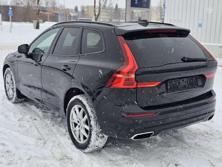 Black Volvo XC60 2021 in Rokiskis, with an engine capacity of 1.97 L and mileage of 370 thousand km for 16750 €, photo 16 on AUTOMOTO.COM.LV