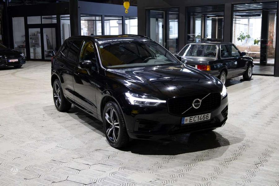 Black Volvo XC60 2021 in Kaunas, with an engine capacity of 1.97 L and mileage of 26 thousand km for 33000 €, photo 1 on AUTOMOTO.COM.LV