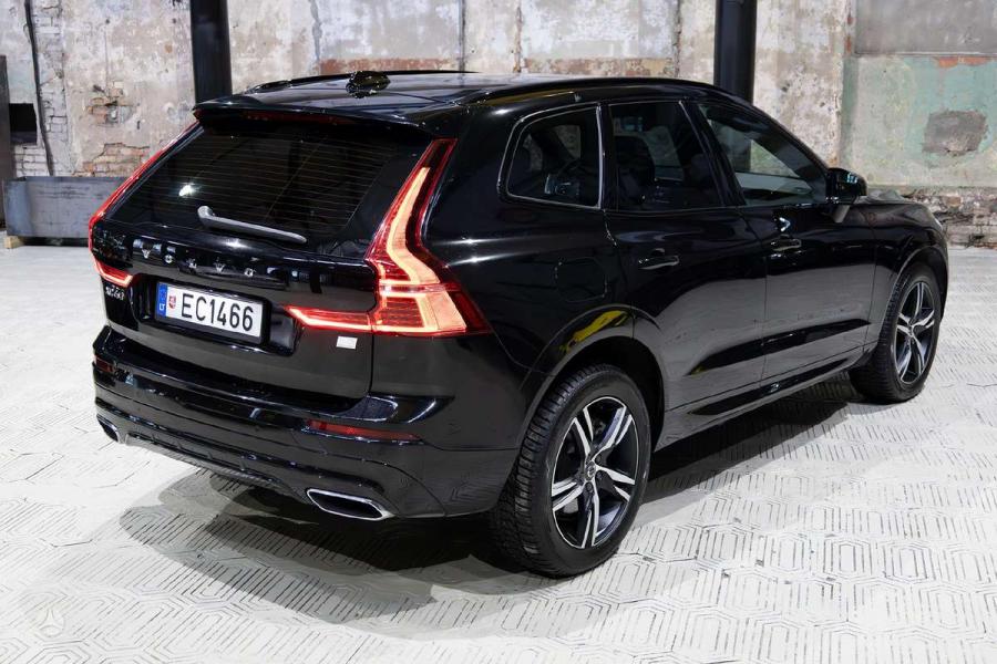 Black Volvo XC60 2021 in Kaunas, with an engine capacity of 1.97 L and mileage of 26 thousand km for 33000 €, photo 4 on AUTOMOTO.COM.LV