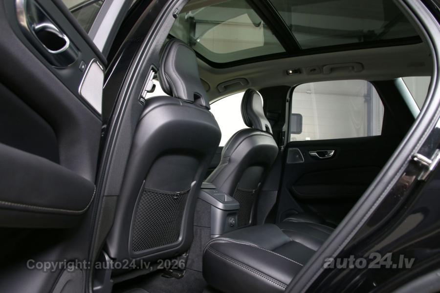 Black Volvo XC60 2021 in Tallinn, with an engine capacity of 2.00 L and mileage of 64 thousand km for 42990 €, photo 12 on AUTOMOTO.COM.LV