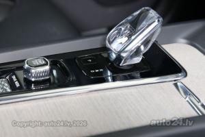 Black Volvo XC60 2021 in Tallinn, with an engine capacity of 2.00 L and mileage of 64 thousand km for 42990 €, photo 14 on AUTOMOTO.COM.LV