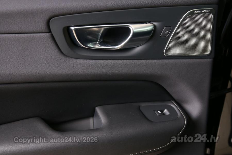 Black Volvo XC60 2021 in Tallinn, with an engine capacity of 2.00 L and mileage of 64 thousand km for 42990 €, photo 17 on AUTOMOTO.COM.LV