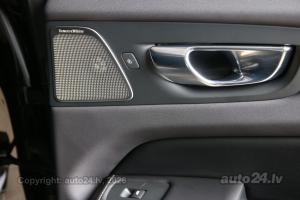 Black Volvo XC60 2021 in Tallinn, with an engine capacity of 2.00 L and mileage of 64 thousand km for 42990 €, photo 18 on AUTOMOTO.COM.LV