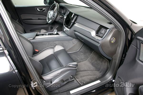 Black Volvo XC60 2021 in Tallinn, with an engine capacity of 2.00 L and mileage of 122 thousand km for 39990 €, photo 10 on AUTOMOTO.COM.LV
