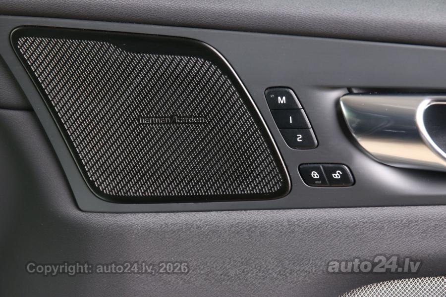 Melns Volvo XC60 2021 Pērnava, ar dzinēja tilpumu 2.00 L un nobraukumu 85 tūkst. km par 42990 €, foto 16 vietnē AUTOMOTO.COM.LV