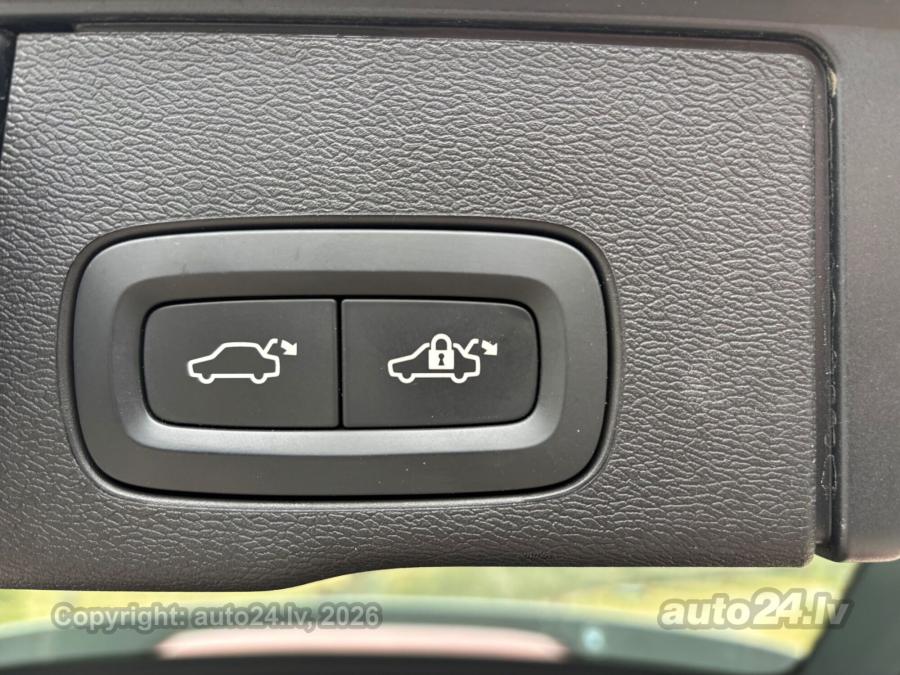 Melns Volvo XC60 2021 Pērnava, ar dzinēja tilpumu 2.00 L un nobraukumu 220 tūkst. km par 27490 €, foto 12 vietnē AUTOMOTO.COM.LV