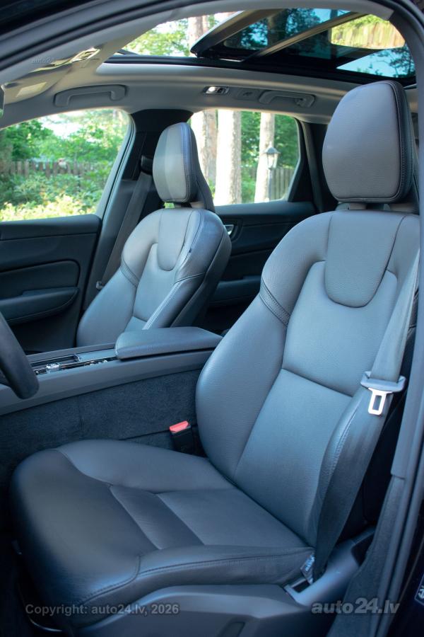 Black Volvo XC60 2021 in Tallinn, with an engine capacity of 2.00 L and mileage of 87 thousand km for 34900 €, photo 10 on AUTOMOTO.COM.LV