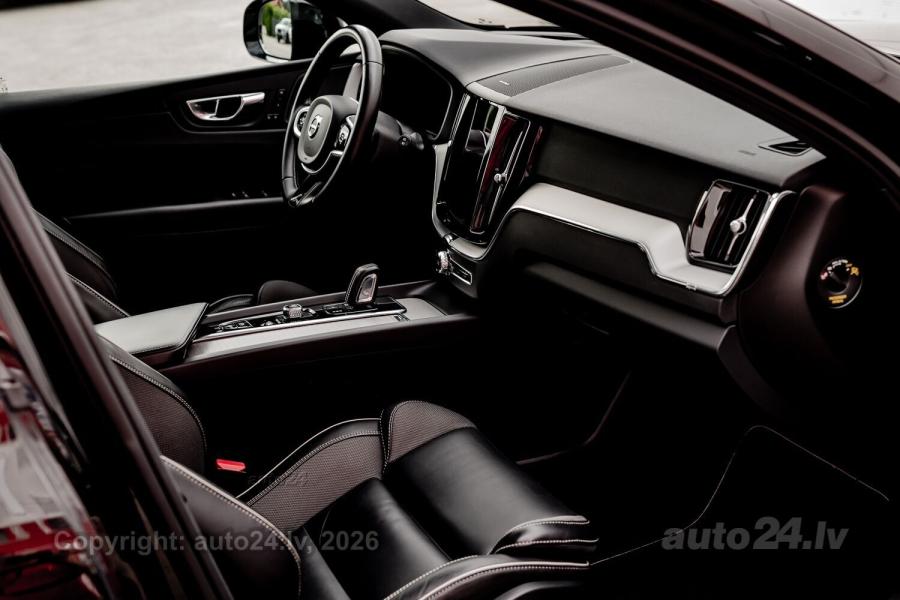 Black Volvo XC60 2021 in Parnu, with an engine capacity of 2.00 L and mileage of 153 thousand km for 30900 €, photo 15 on AUTOMOTO.COM.LV