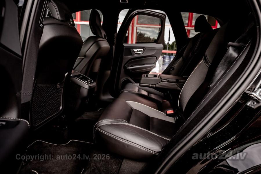 Black Volvo XC60 2021 in Parnu, with an engine capacity of 2.00 L and mileage of 153 thousand km for 30900 €, photo 21 on AUTOMOTO.COM.LV