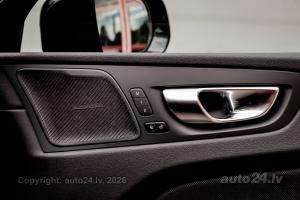 Black Volvo XC60 2021 in Parnu, with an engine capacity of 2.00 L and mileage of 153 thousand km for 30900 €, photo 24 on AUTOMOTO.COM.LV