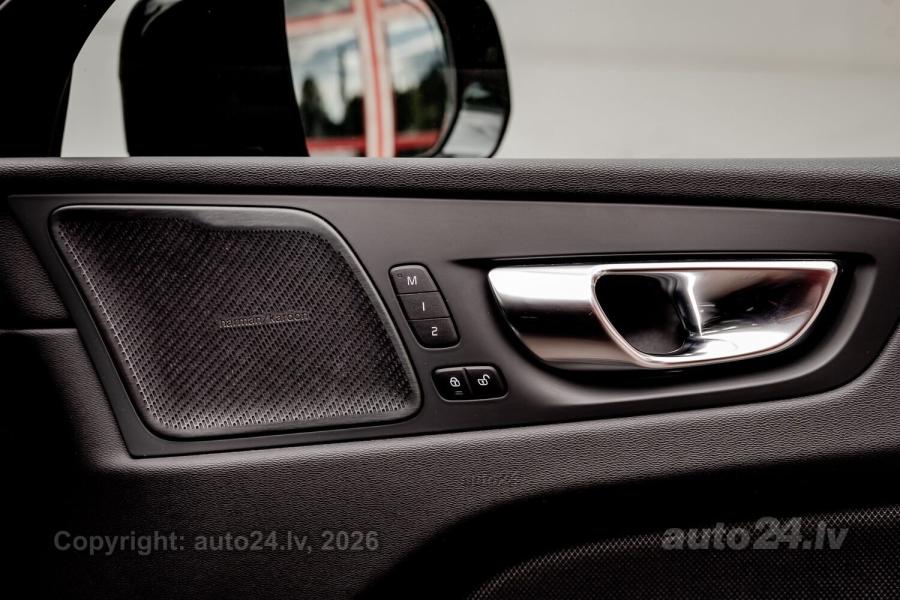 Black Volvo XC60 2021 in Parnu, with an engine capacity of 2.00 L and mileage of 153 thousand km for 30900 €, photo 24 on AUTOMOTO.COM.LV