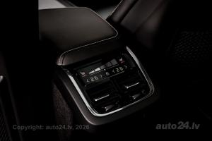 Black Volvo XC60 2021 in Parnu, with an engine capacity of 2.00 L and mileage of 153 thousand km for 30900 €, photo 25 on AUTOMOTO.COM.LV