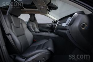 Black Volvo XC60 2021 in Jelgava, with an engine capacity of 2.00 L and mileage of 223 thousand km for 25000 €, photo 15 on AUTOMOTO.COM.LV