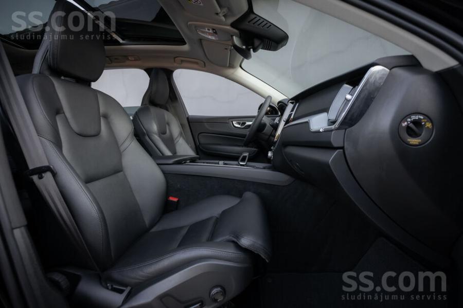 Black Volvo XC60 2021 in Jelgava, with an engine capacity of 2.00 L and mileage of 223 thousand km for 25000 €, photo 15 on AUTOMOTO.COM.LV