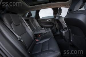 Black Volvo XC60 2021 in Jelgava, with an engine capacity of 2.00 L and mileage of 223 thousand km for 25000 €, photo 17 on AUTOMOTO.COM.LV