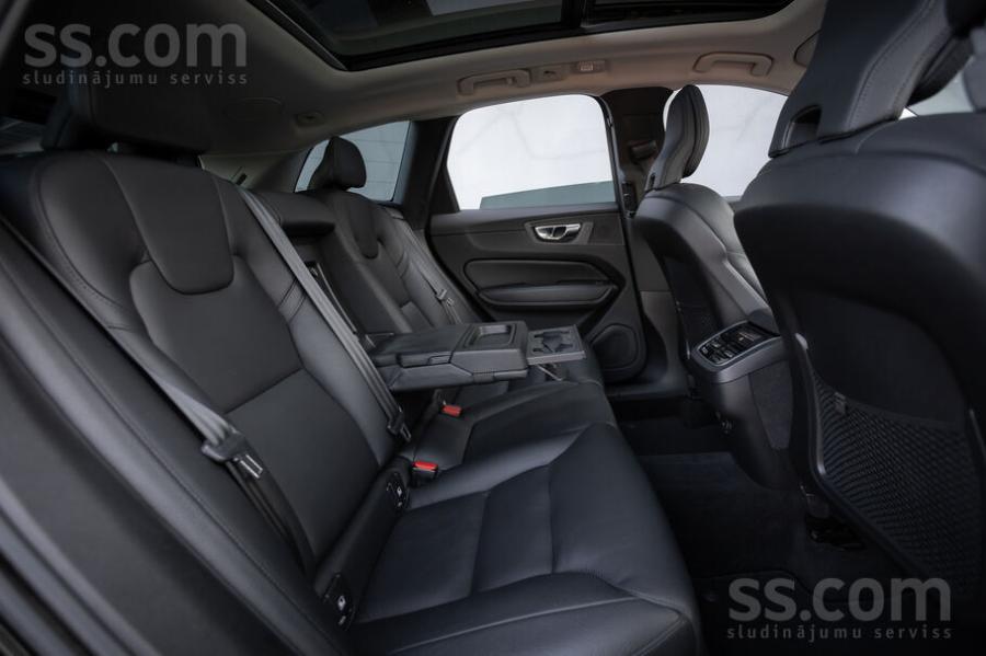 Black Volvo XC60 2021 in Jelgava, with an engine capacity of 2.00 L and mileage of 223 thousand km for 25000 €, photo 17 on AUTOMOTO.COM.LV