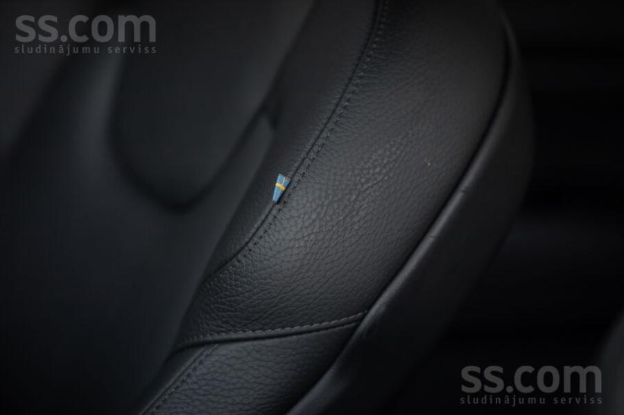 Black Volvo XC60 2021 in Jelgava, with an engine capacity of 2.00 L and mileage of 223 thousand km for 25000 €, photo 34 on AUTOMOTO.COM.LV