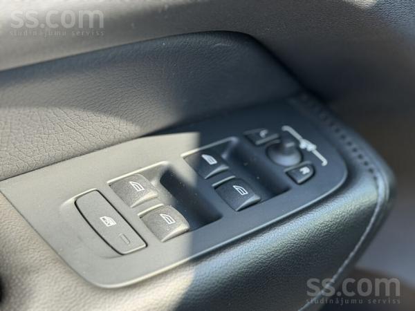 Black Volvo XC60 2021 in Riga, with an engine capacity of 2.00 L and mileage of 157 thousand km for 23500 €, photo 5 on AUTOMOTO.COM.LV