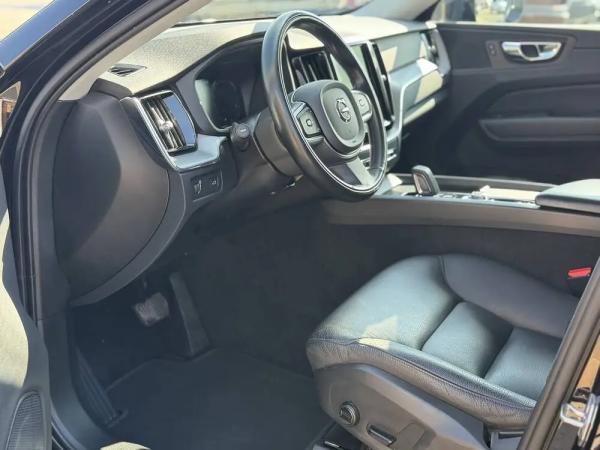 Black Volvo XC60 2021 in Riga, with an engine capacity of 2.00 L and mileage of 157 thousand km for 23500 €, photo 6 on AUTOMOTO.COM.LV