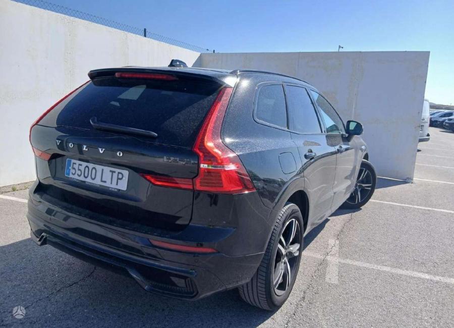 Black Volvo XC60 2021 in Vilnius, with an engine capacity of 1.97 L and mileage of 182 thousand km for 29990 €, photo 3 on AUTOMOTO.COM.LV