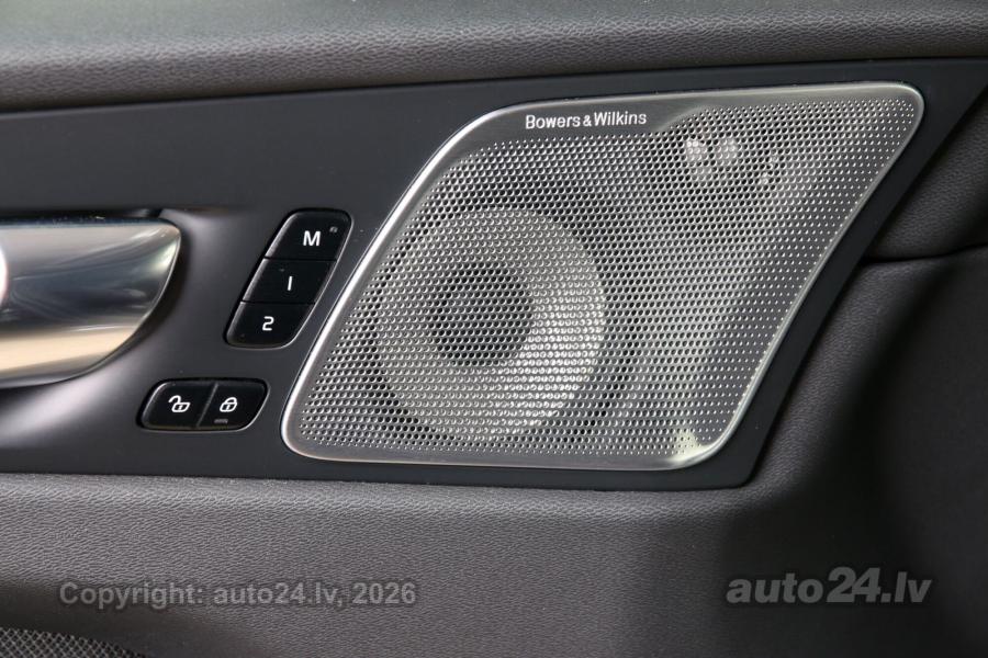 Melns Volvo XC60 2021 Pērnava, ar dzinēja tilpumu 2.00 L un nobraukumu 76 tūkst. km par 42990 €, foto 16 vietnē AUTOMOTO.COM.LV