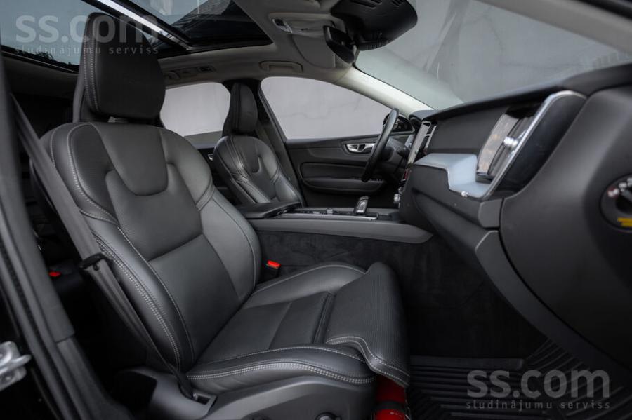 Black Volvo XC60 2021 in Jelgava, with an engine capacity of 2.00 L and mileage of 218 thousand km for 24000 €, photo 21 on AUTOMOTO.COM.LV