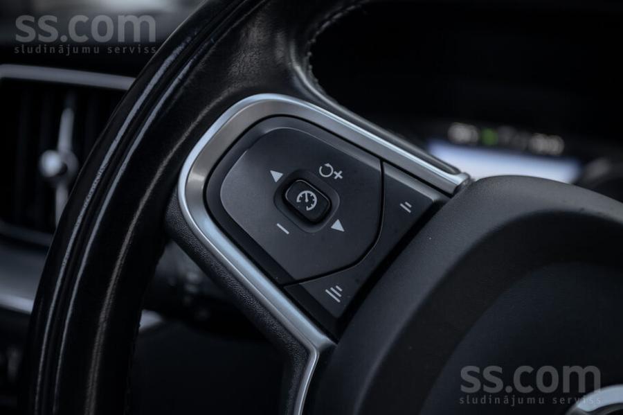 Black Volvo XC60 2021 in Jelgava, with an engine capacity of 2.00 L and mileage of 218 thousand km for 24000 €, photo 26 on AUTOMOTO.COM.LV