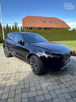 Black Volvo XC60 2021 in Klaipeda, with an engine capacity of 2.00 L and mileage of 132 thousand km for 30500 €, photo 4 on AUTOMOTO.COM.LV