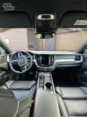 Black Volvo XC60 2021 in Klaipeda, with an engine capacity of 2.00 L and mileage of 132 thousand km for 30500 €, photo 8 on AUTOMOTO.COM.LV