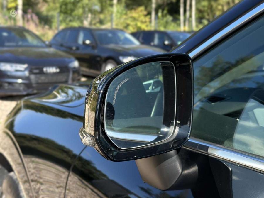 Black Volvo XC60 2021 in Vilnius, with an engine capacity of 2.00 L and mileage of 116 thousand km for 27500 €, photo 13 on AUTOMOTO.COM.LV