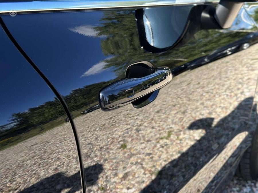 Black Volvo XC60 2021 in Vilnius, with an engine capacity of 2.00 L and mileage of 116 thousand km for 27500 €, photo 15 on AUTOMOTO.COM.LV