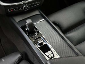 Black Volvo XC60 2021 in Vilnius, with an engine capacity of 2.00 L and mileage of 116 thousand km for 27500 €, photo 20 on AUTOMOTO.COM.LV