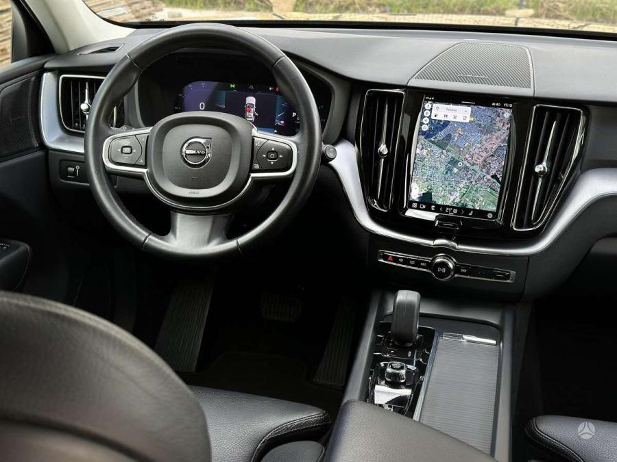 Black Volvo XC60 2021 in Vilnius, with an engine capacity of 2.00 L and mileage of 116 thousand km for 27500 €, photo 22 on AUTOMOTO.COM.LV