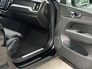 Black Volvo XC60 2021 in Vilnius, with an engine capacity of 2.00 L and mileage of 116 thousand km for 27500 €, photo 34 on AUTOMOTO.COM.LV