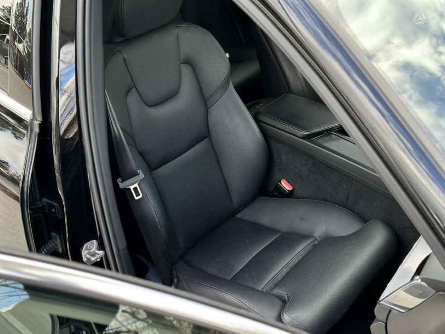 Black Volvo XC60 2021 in Vilnius, with an engine capacity of 2.00 L and mileage of 116 thousand km for 27500 €, photo 35 on AUTOMOTO.COM.LV