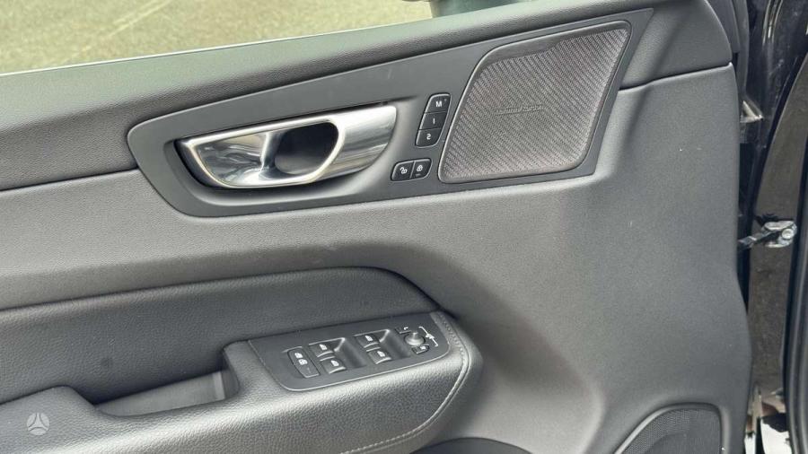 Melns Volvo XC60 2021 Viļņa, ar dzinēja tilpumu 1.97 L un nobraukumu 78 tūkst. km par 26000 €, foto 7 vietnē AUTOMOTO.COM.LV