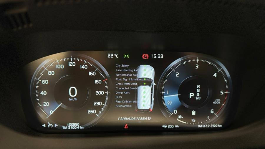 Black Volvo XC60 2021 in Riga, with an engine capacity of 2.00 L and mileage of 101 thousand km for 30490 €, photo 13 on AUTOMOTO.COM.LV