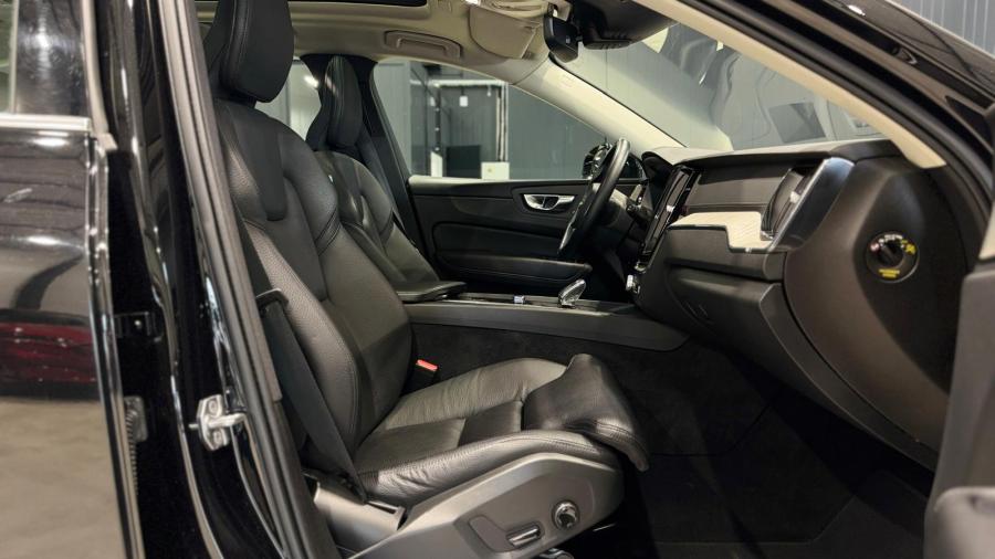 Black Volvo XC60 2021 in Riga, with an engine capacity of 2.00 L and mileage of 101 thousand km for 30490 €, photo 21 on AUTOMOTO.COM.LV