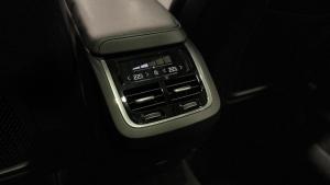 Black Volvo XC60 2021 in Riga, with an engine capacity of 2.00 L and mileage of 101 thousand km for 30490 €, photo 24 on AUTOMOTO.COM.LV